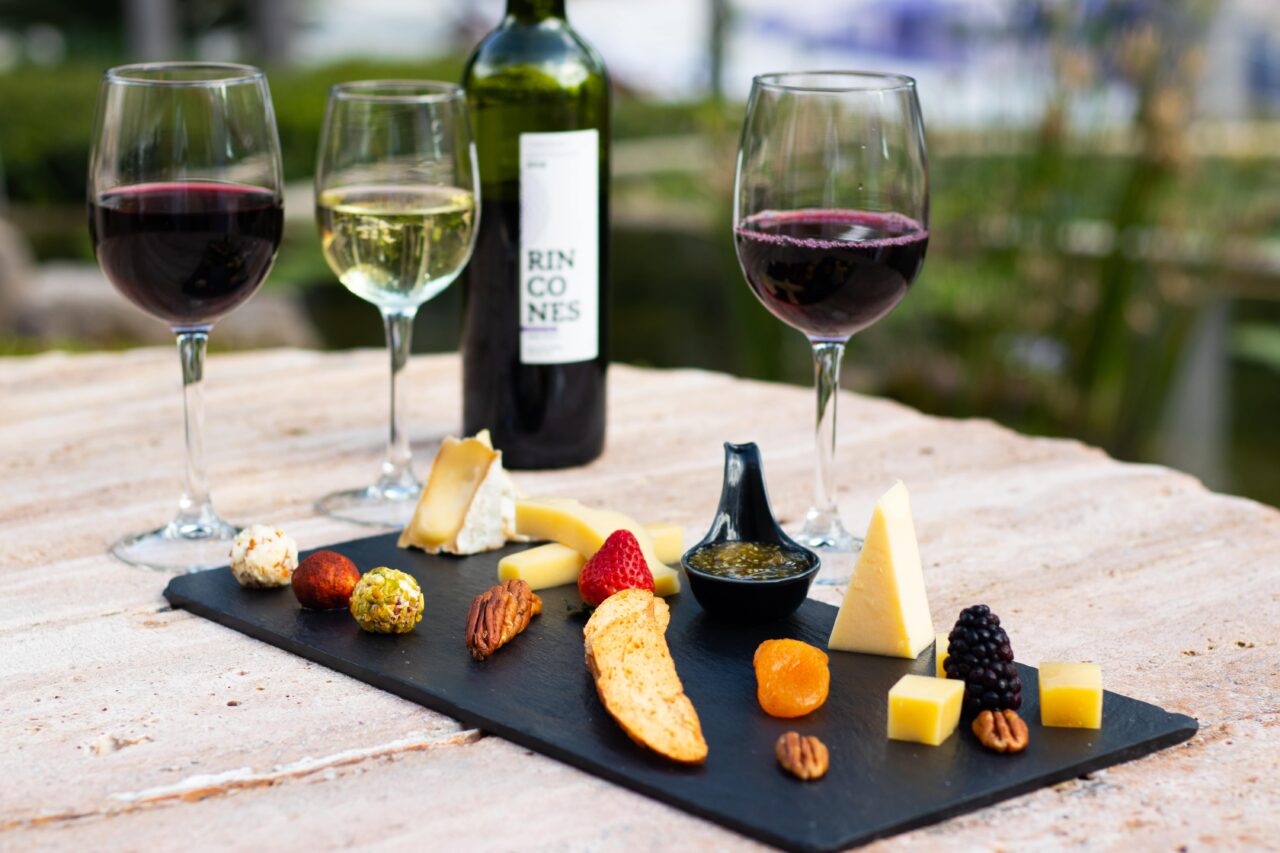 NUEVOS_Emiliano_Dinner-Vinos-ES – Velas Resorts' Dining Menus